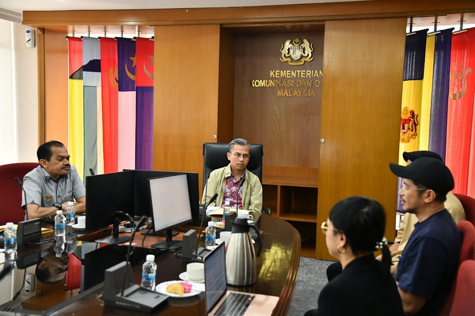 The 1975 Group Blacklisted In Malaysia | Weekly-Echo