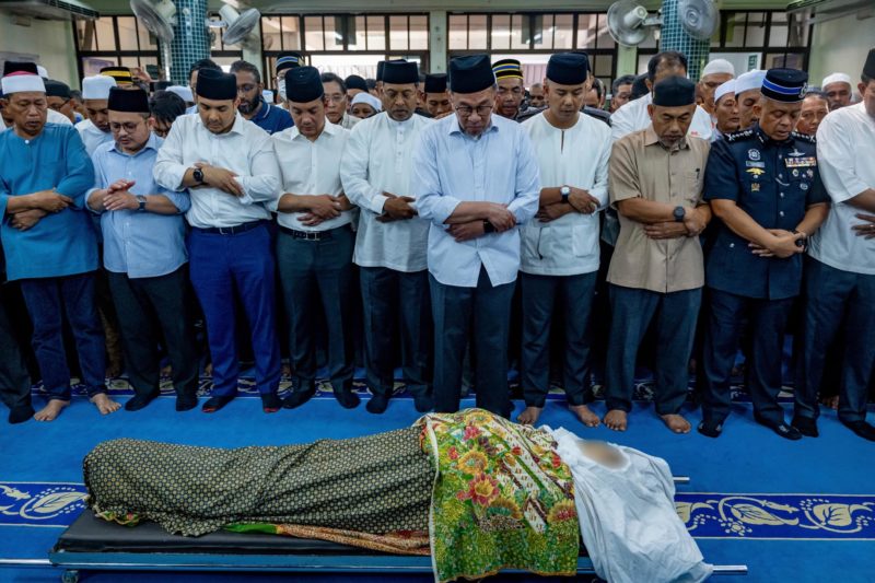 Salahuddin laid to rest in Serkat, Pontian | Weekly-Echo