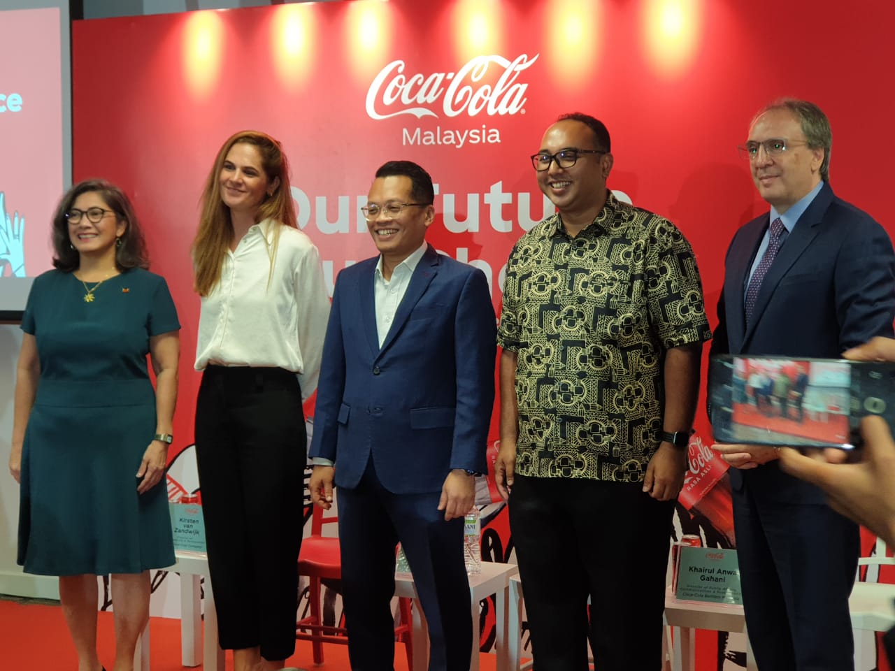 Coca-Cola accelerates towards reducing its plastic waste, carbon ...