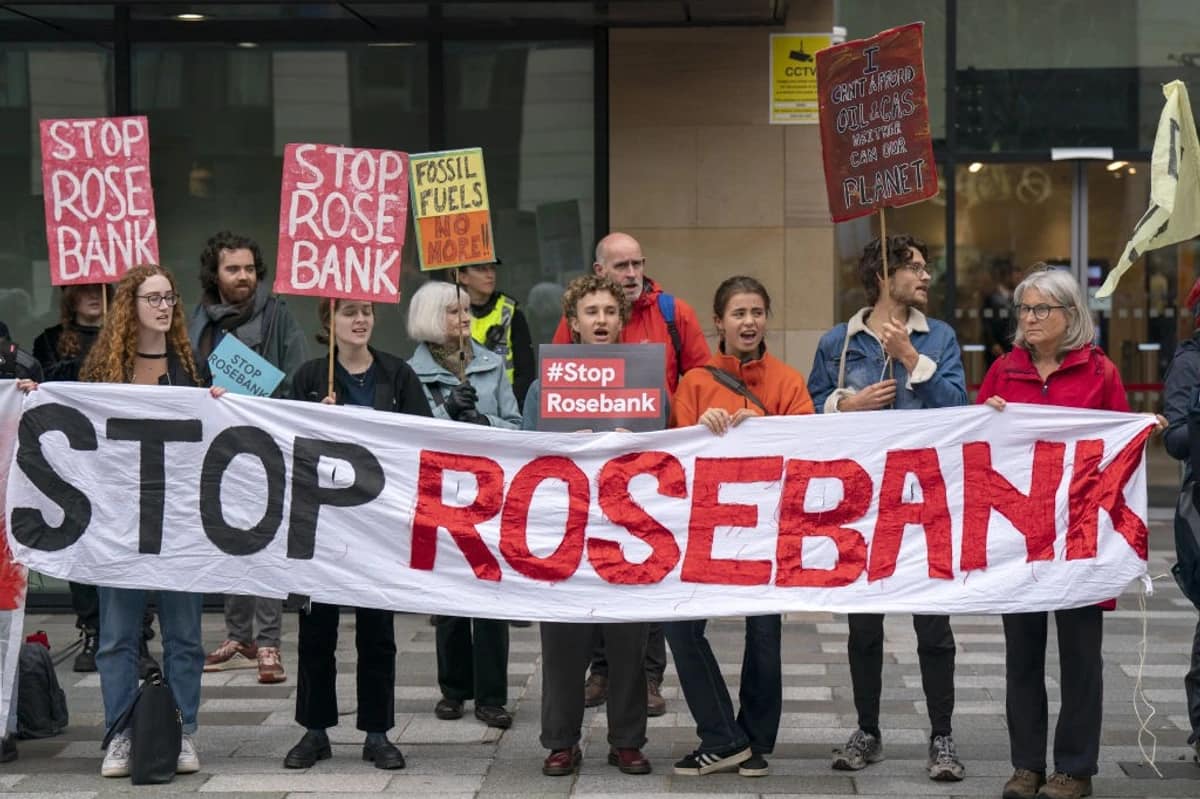 Hundreds protest in London against Rosebank oilfield approval | Weekly-Echo