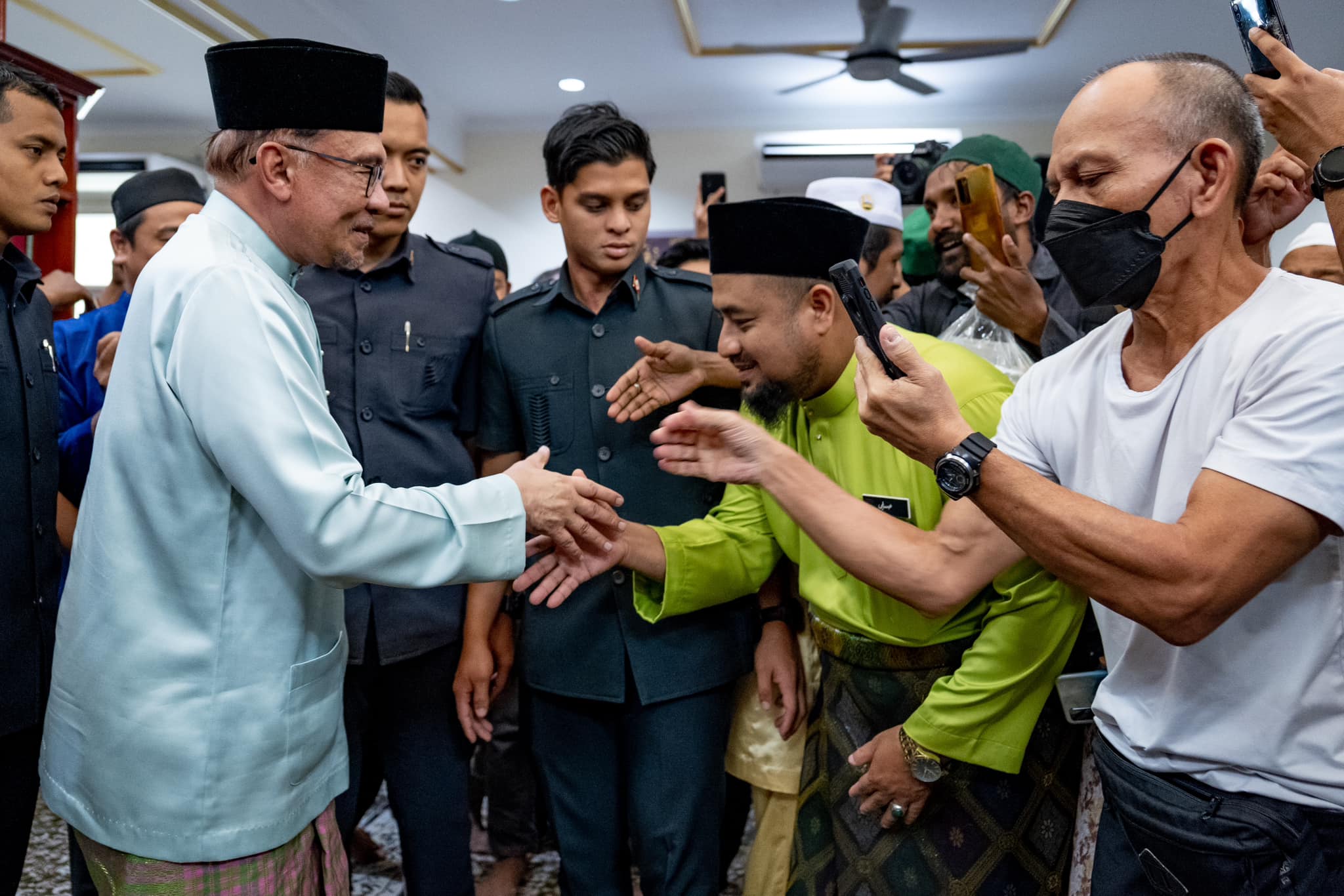 Anwar hints of Cabinet reshuffle soon | Weekly-Echo