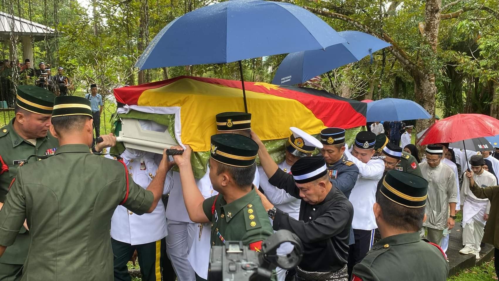 Taib Mahmud laid to rest in full state honours in Demak Jaya | Weekly-Echo