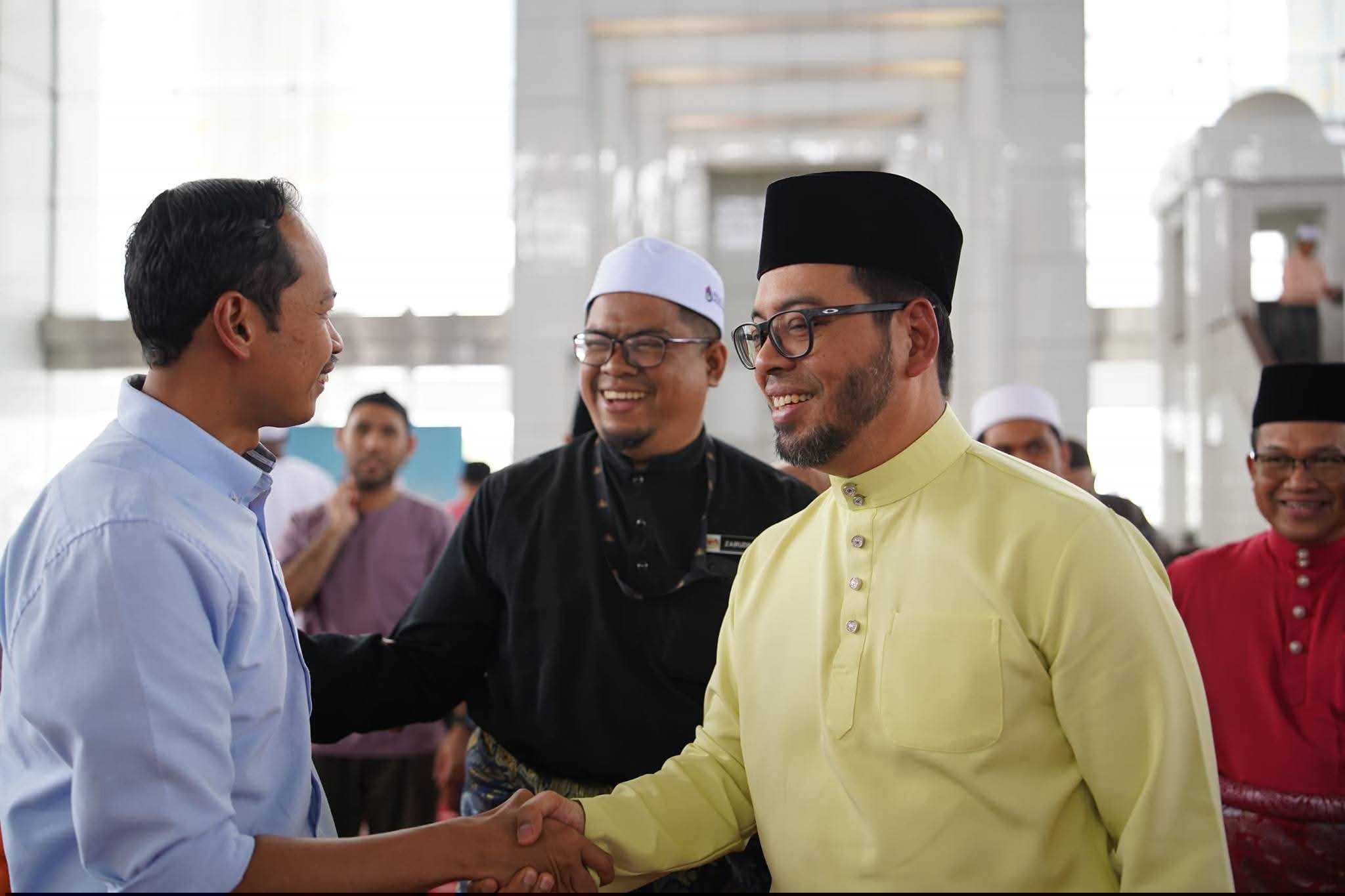 No ban on non-Islamic festive deco for halal-certified premises, says ...