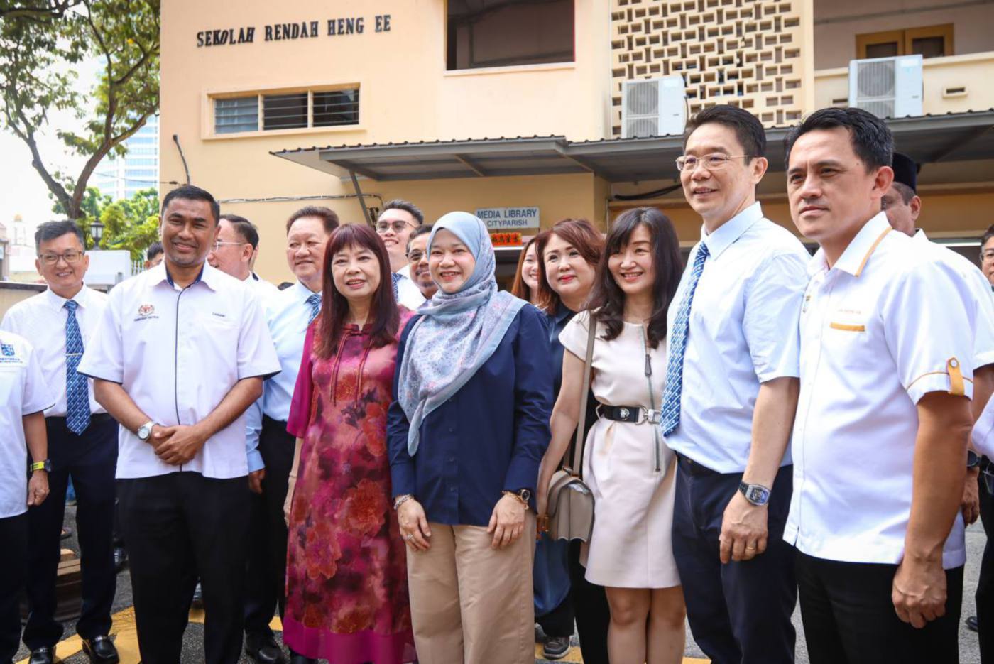 Fadhlina Presents Approval letter for New SJKC Heng Ee Building ...